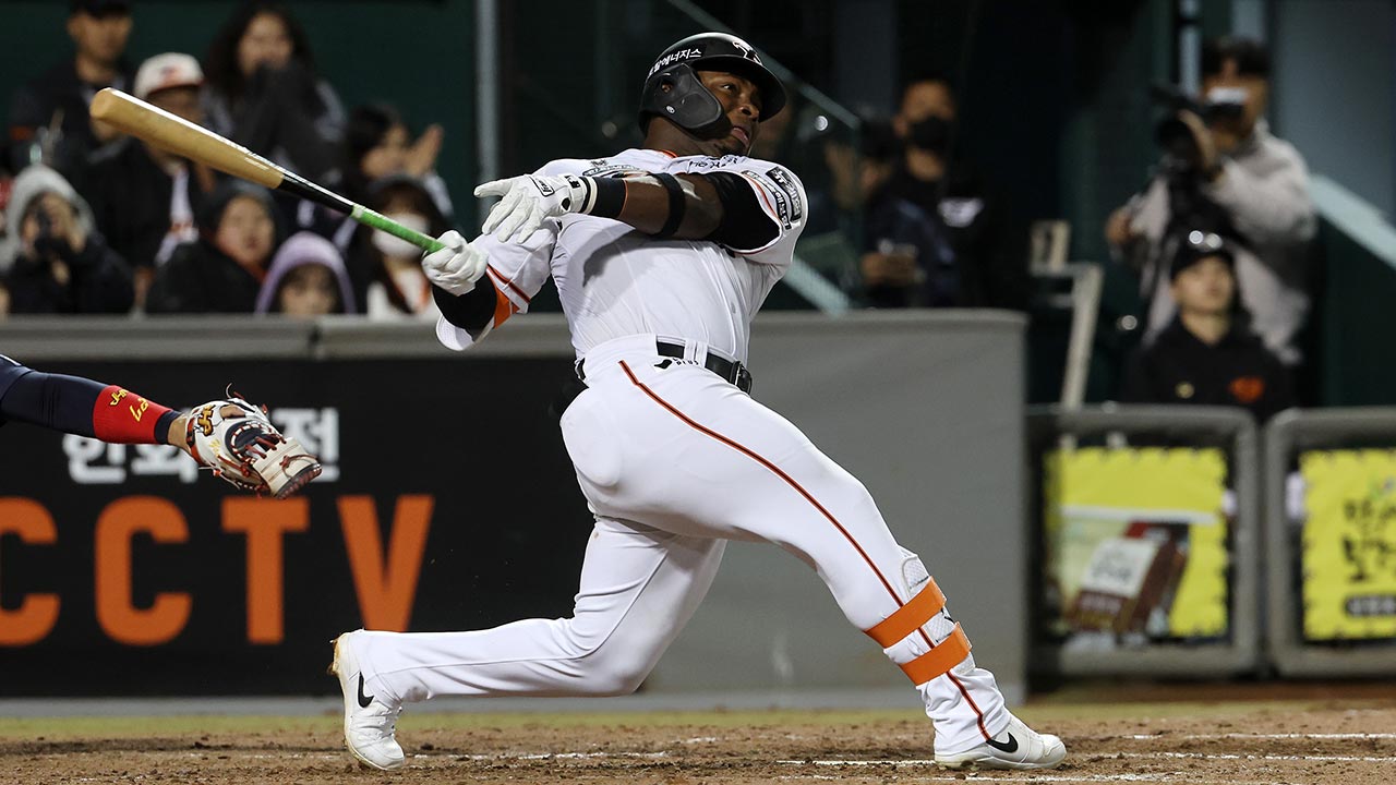 "한화의 페라자, 홈런 행진 속에서 롯데를 꺾고 1위 수성" - Kollo